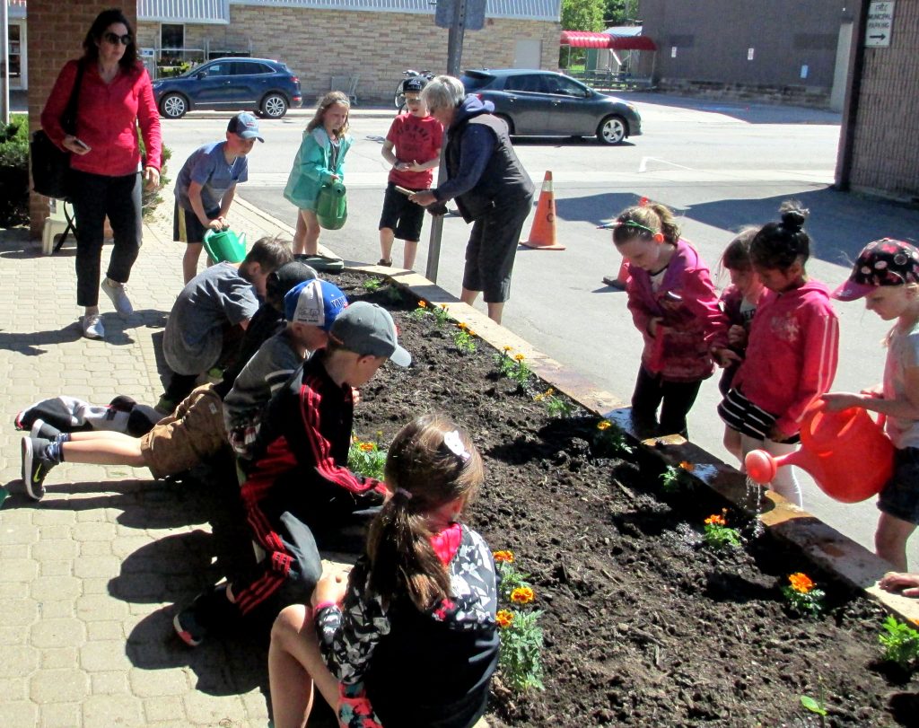 Arthur Public School students helped plant flowerbeds at Arthur Post Office
