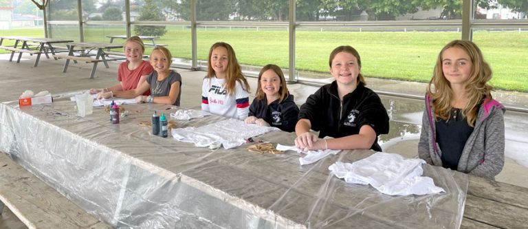 Minto Pride hosts tie-dye party